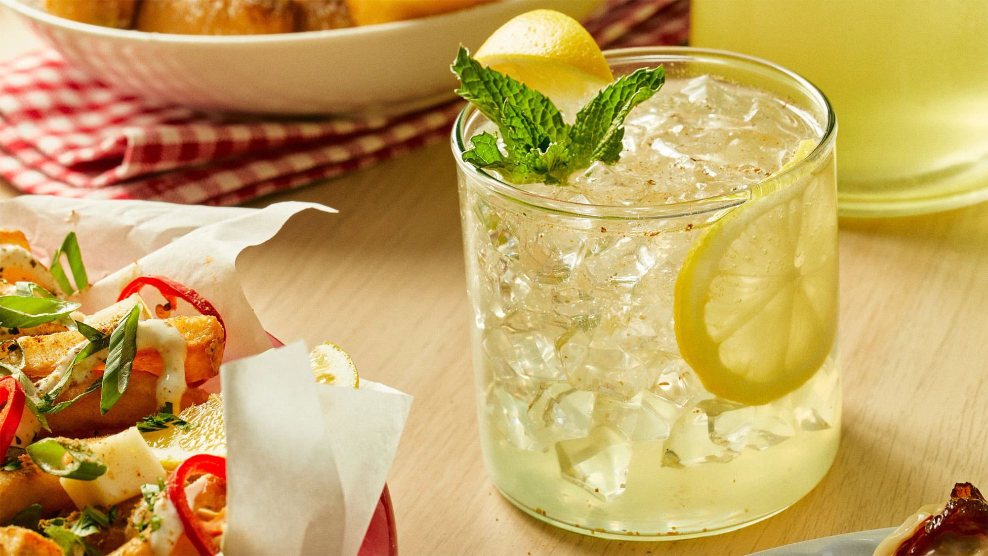 Limonade à la fleur de sureau et aux herbes de Provence | Club House